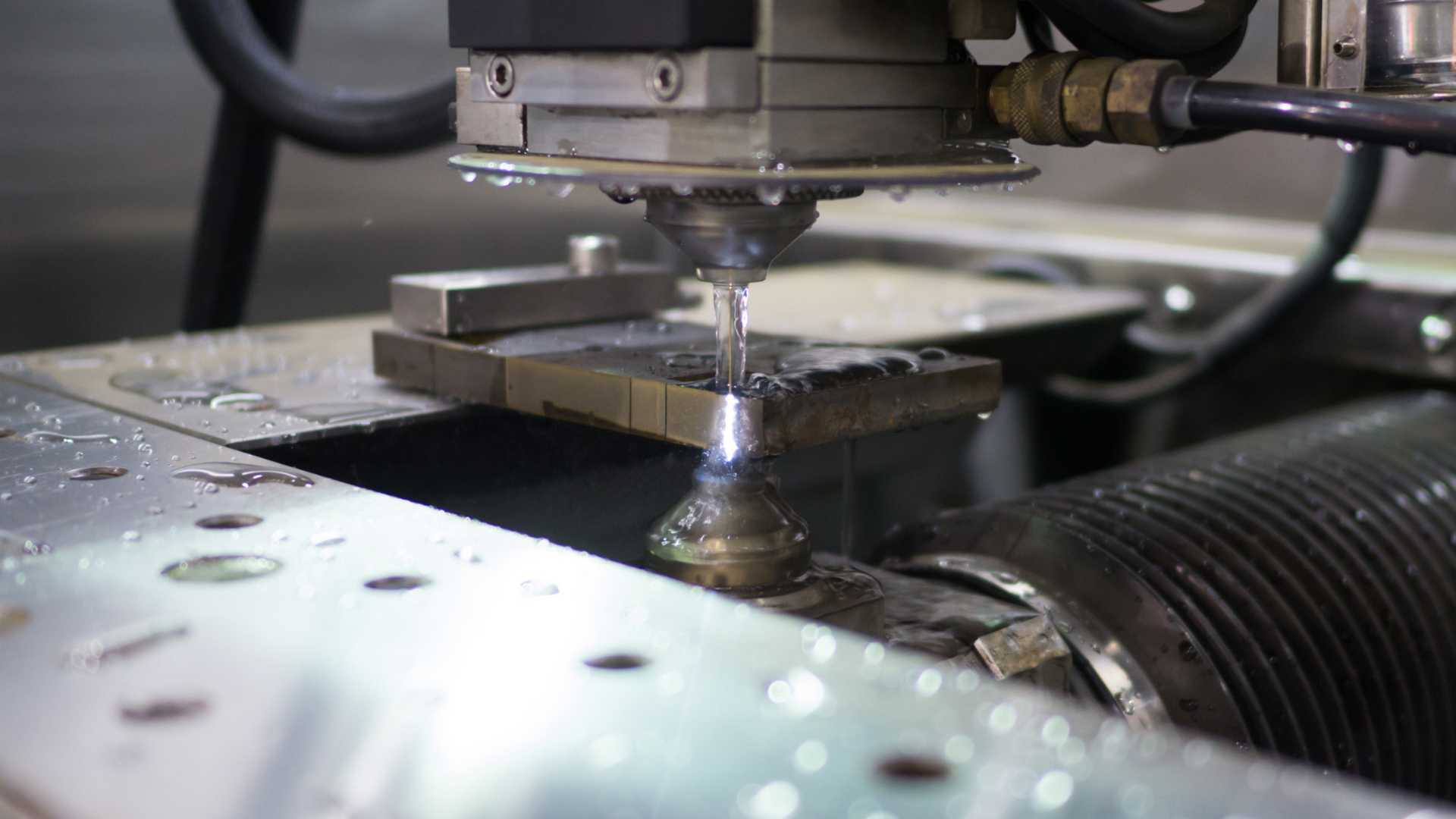 Rekomendasi Jasa Wire Cut Andal - Metal Manufakturing Indonesia