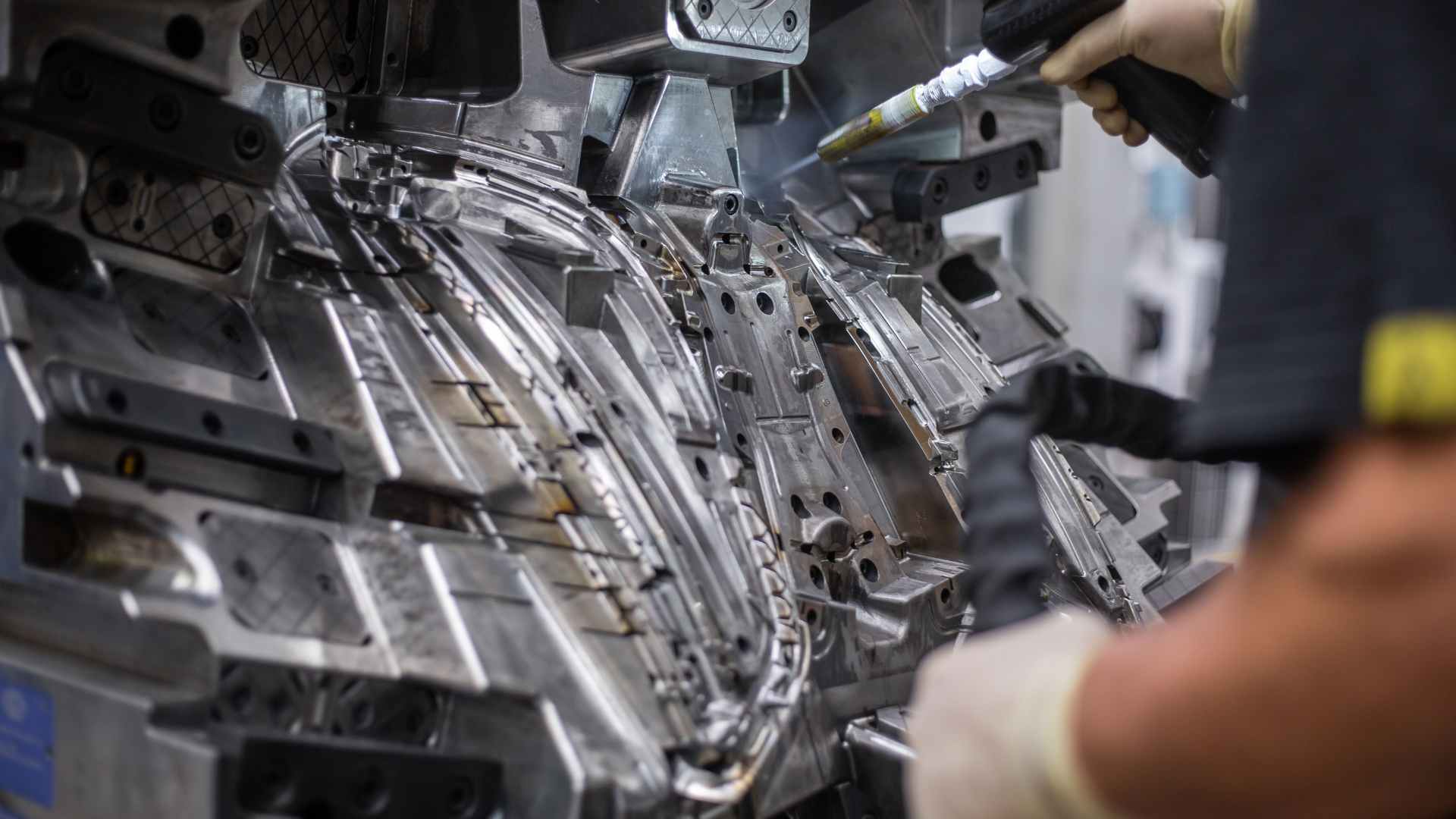 Jasa Injeksi Mold Terbaik - Metal Manufakturing Indonesia